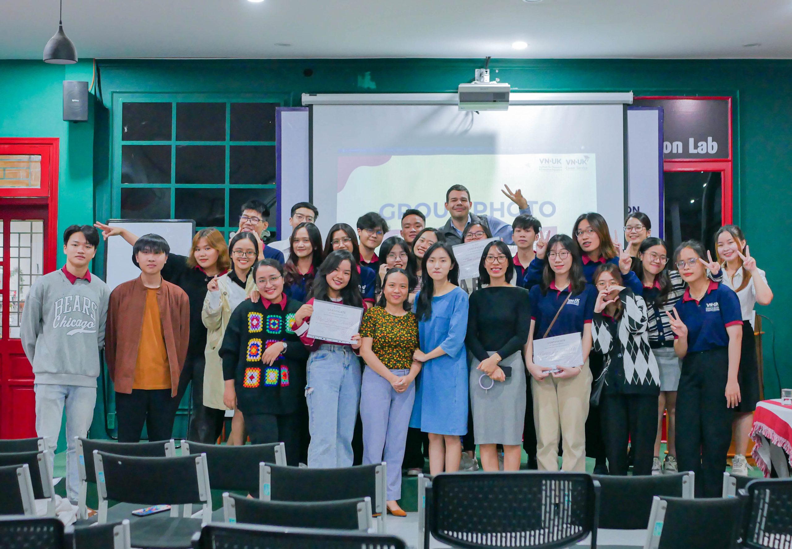 [VNUK PEER BUDDY PROGRAMME 2021] TỔNG KẾT HÀNH TRÌNH ĐỒNG HÀNH VÀ SẺ CHIA GIỮA CÁC THẾ HỆ VNUK ...
